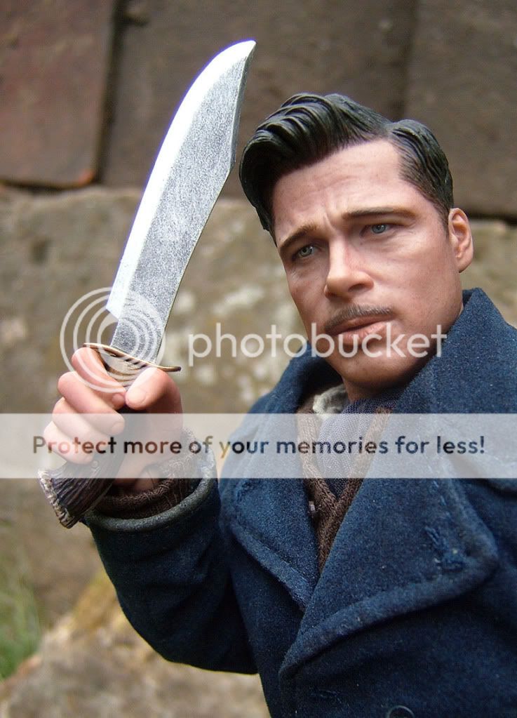 HT Aldo Raine- Inglourious Basterds review and pics - Statue Forum